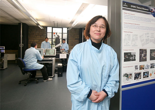 Profesor Huddersfield Menerima Penghargaan The Sir Harold Hartley Medal ...
